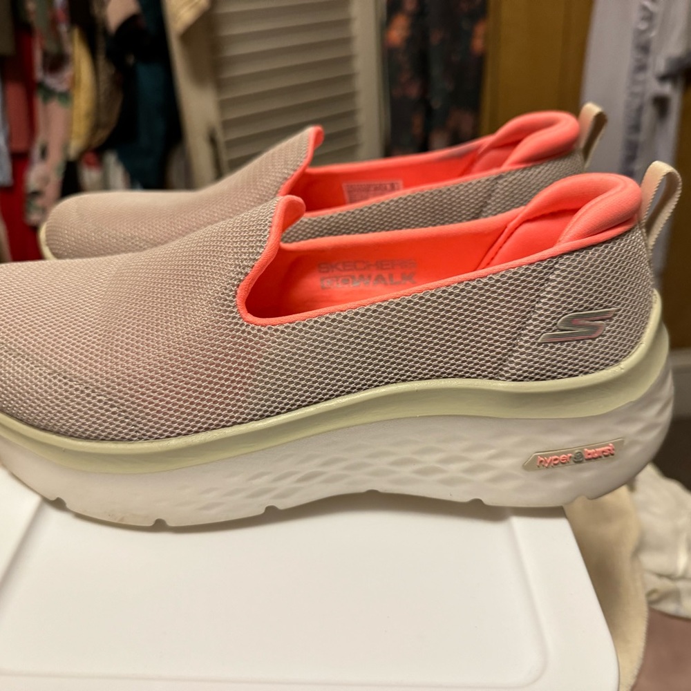 Sketchers Hyper Burst Go Walk Sneaker - Gem